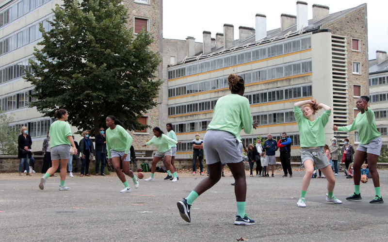 Breaking the backboard – Cie Marinette Dozeville