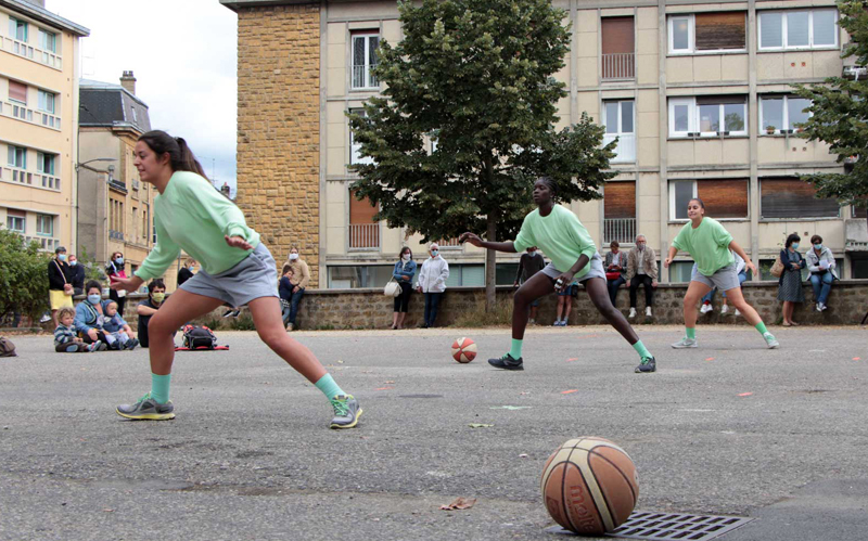 Breaking the backboard – Cie Marinette Dozeville