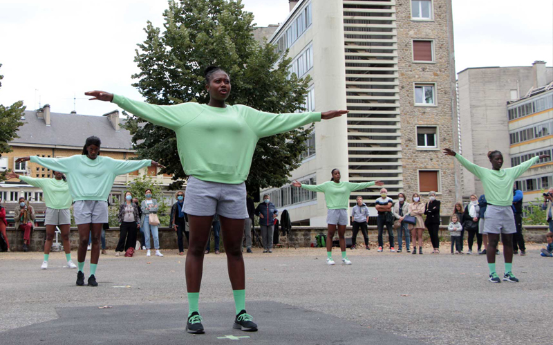 Breaking the backboard – Cie Marinette Dozeville